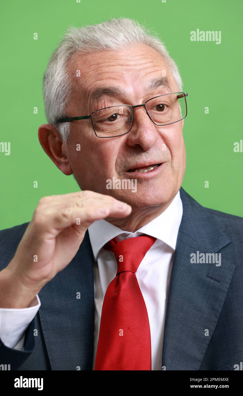 Dr Bruno Oberle, Director General of the International Union for ...