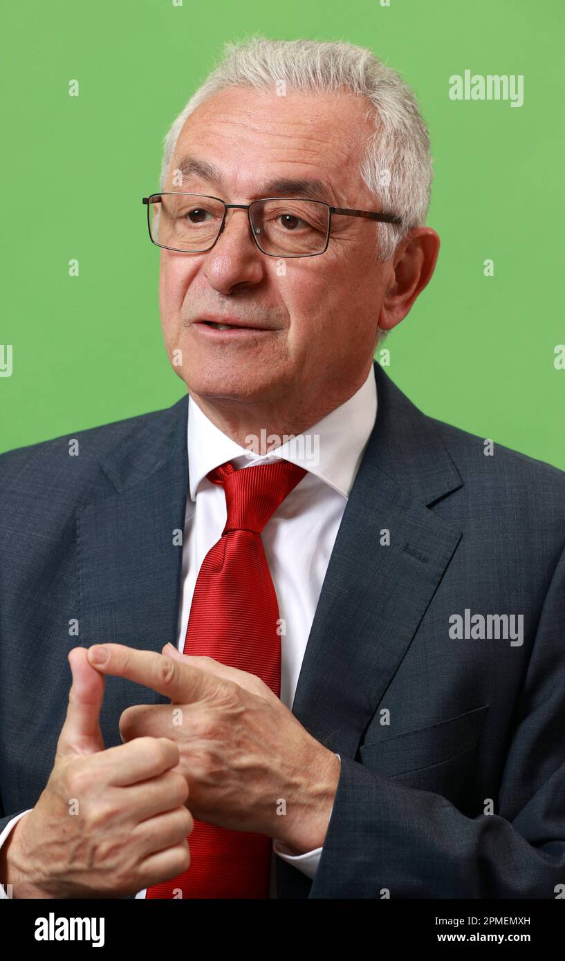 Dr Bruno Oberle, Director General of the International Union for ...