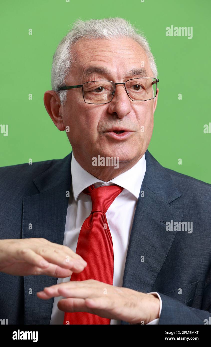 Dr Bruno Oberle, Director General of the International Union for ...