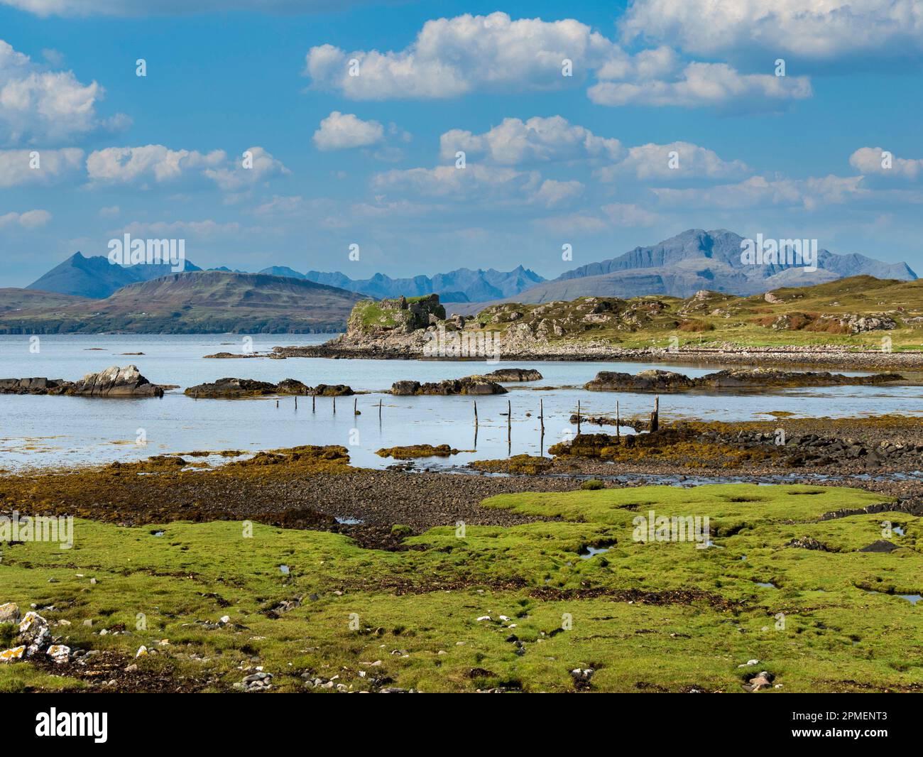 Dunscaith (Dun Scaich) Castle ruins at Tokavaig with Black Cuillin ...