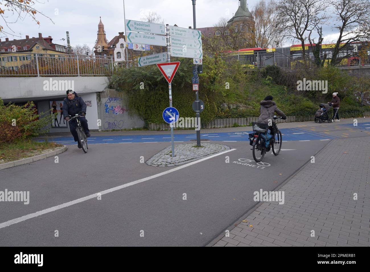 Segregated cycle paths and infrastructure for cycling in Konstanz ...