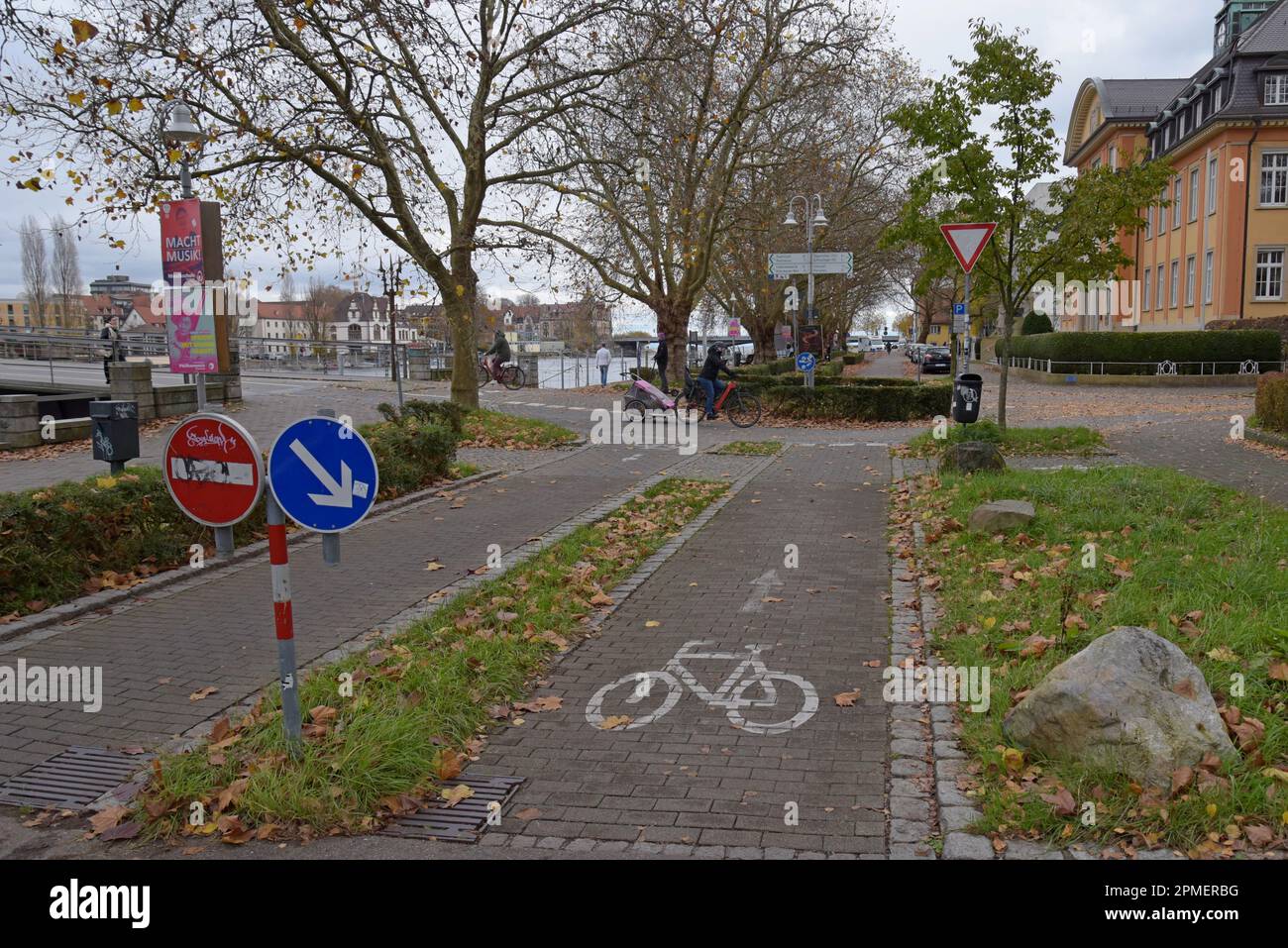 Segregated cycle paths and infrastructure for cycling including a cycle ...