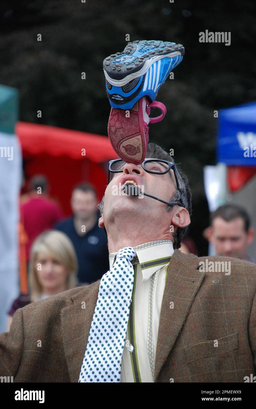 Street entertainer maynard flip flap hi-res stock photography and ...