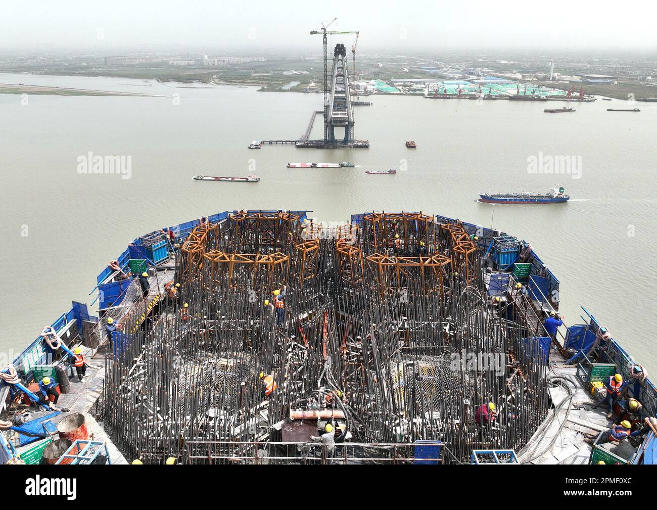 CHANGZHOU, CHINA - APRIL 13, 2023 - Aerial photo workers work on the ...