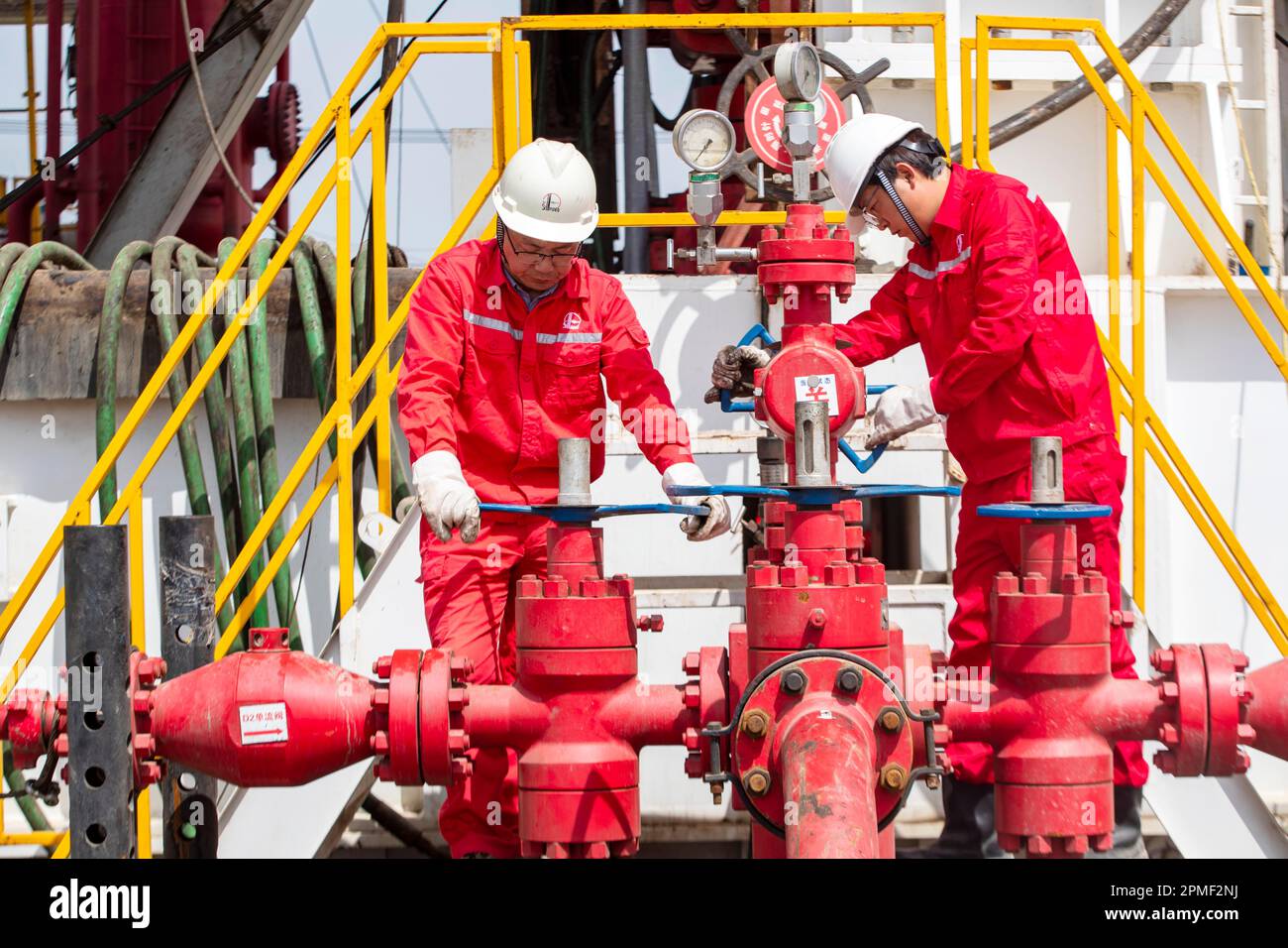 TAIZHOU, CHINA - APRIL 13, 2023 - Drillers work at a shale oil well ...