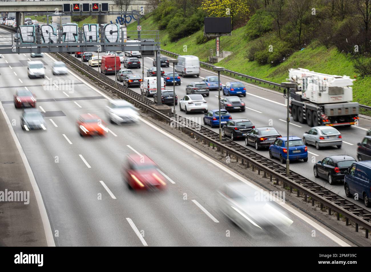 Berlin, Germany. 13th Apr, 2023. Cars are driving on the A100 city ...