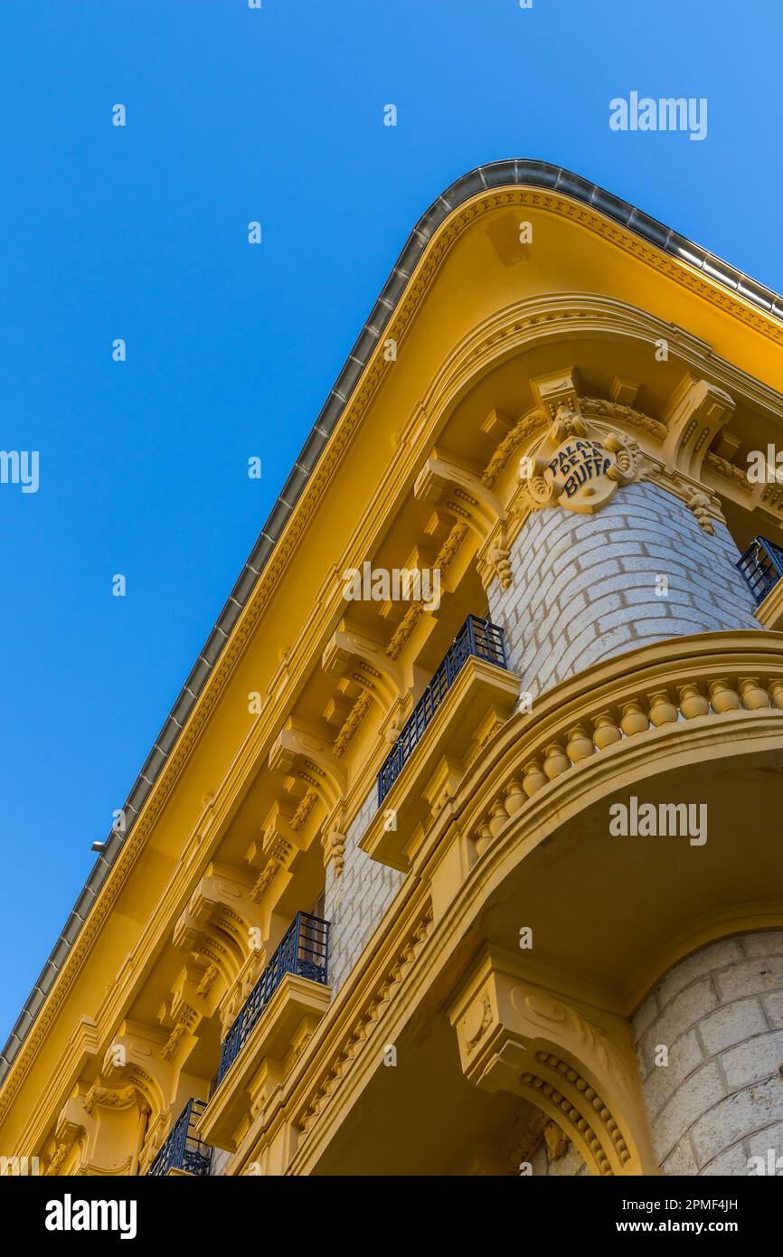 Facade of Belle Epoque residential building, Gambetta quarter, Nice ...