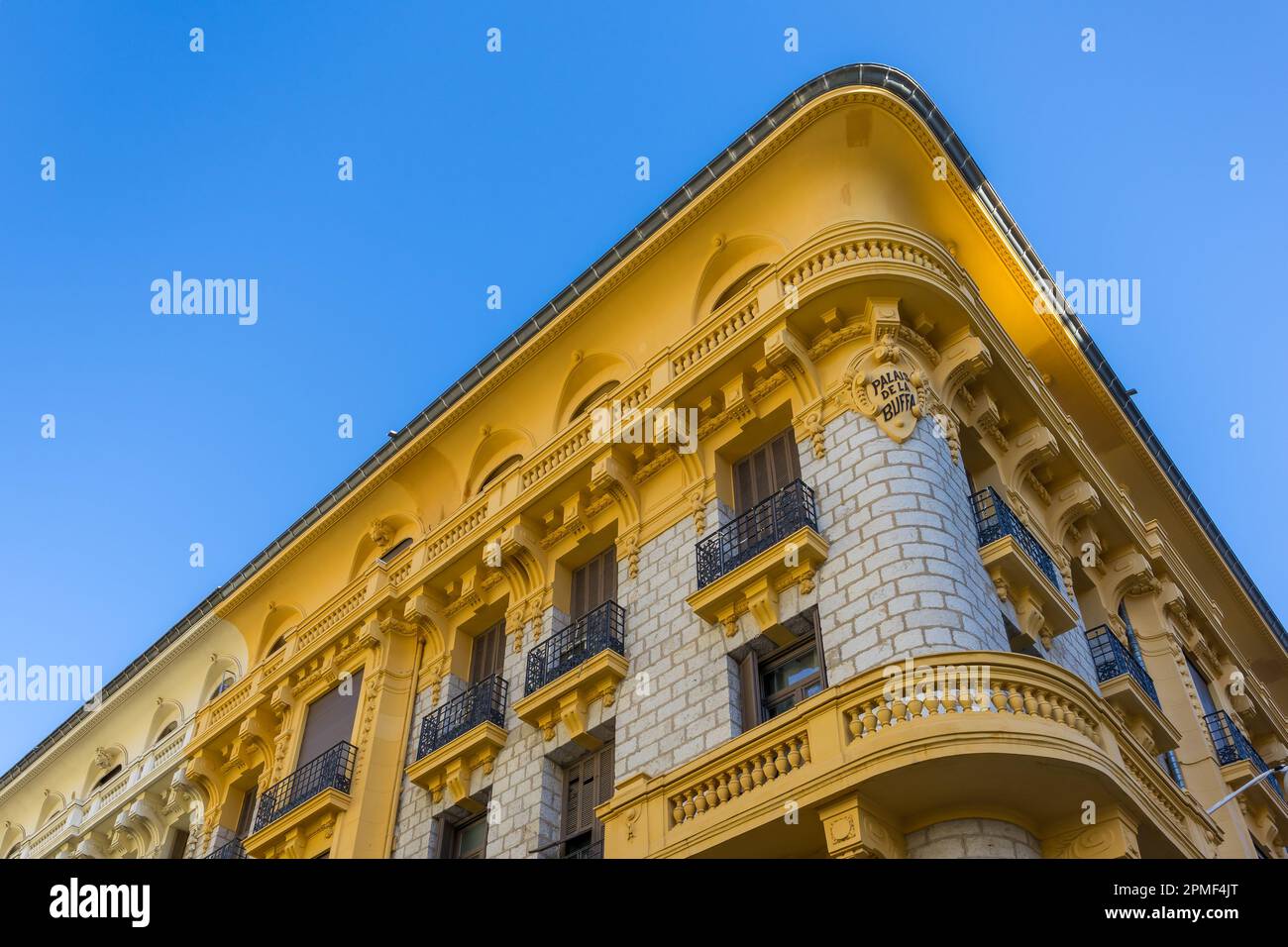 Facade of Belle Epoque residential building, Gambetta quarter, Nice ...