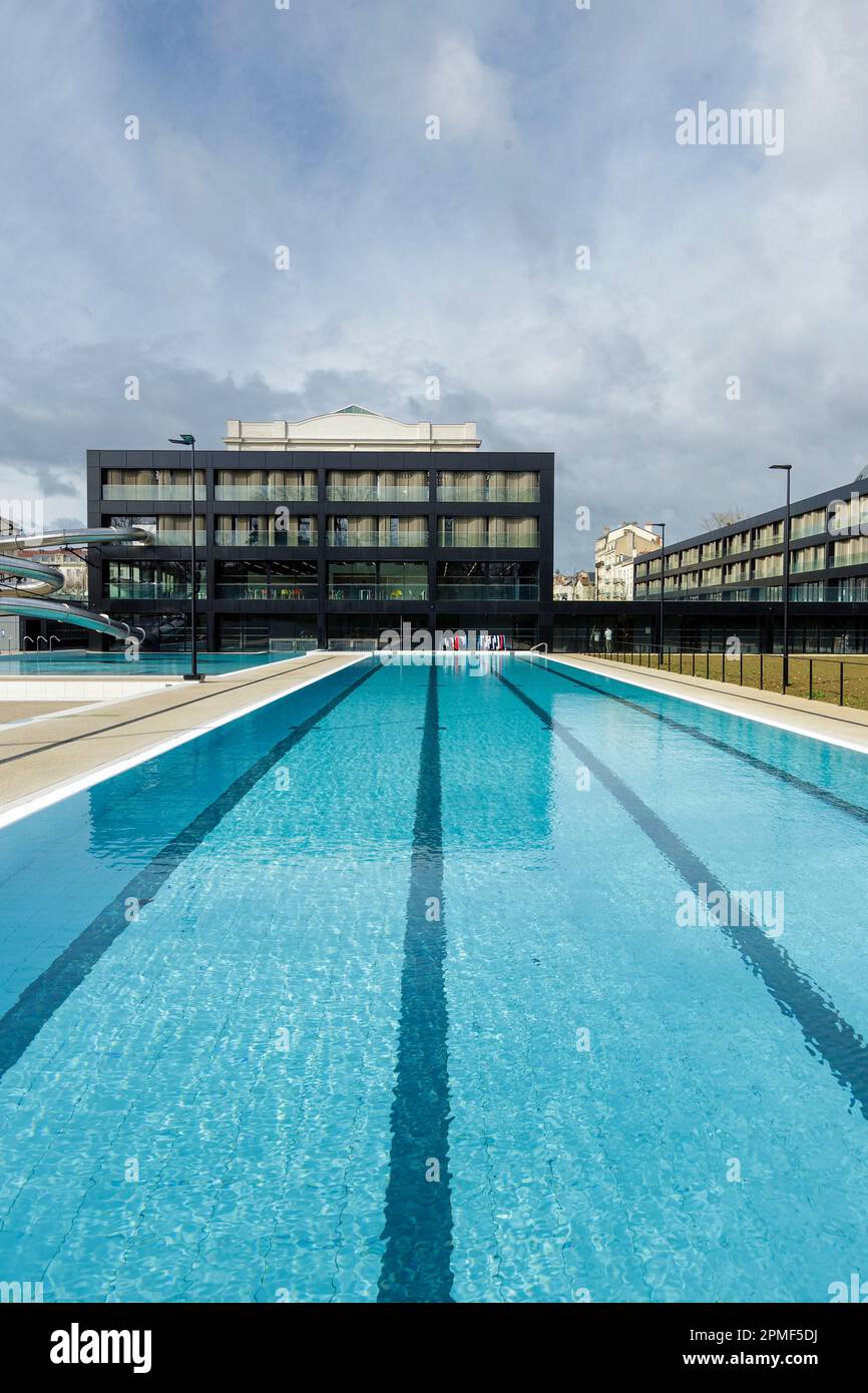 Olympic size swimming pool hi-res stock photography and images - Alamy