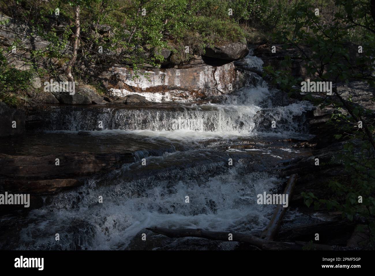 Hulderstigen is an easy trail crossing Sjoa river towards Stuttgonglia ...