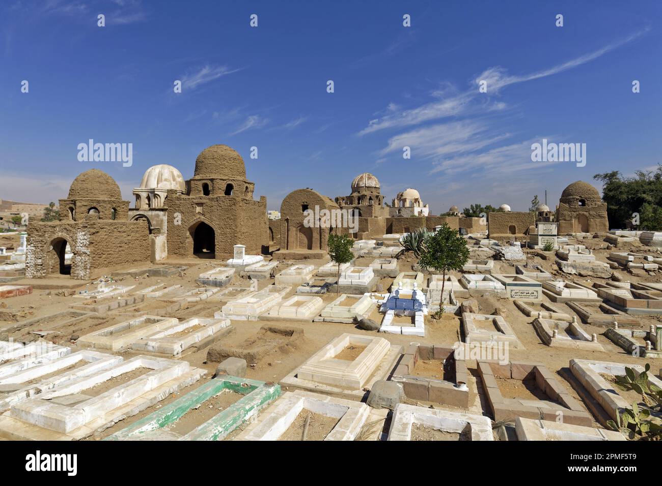 Ancient muslim cemetery hi-res stock photography and images - Alamy