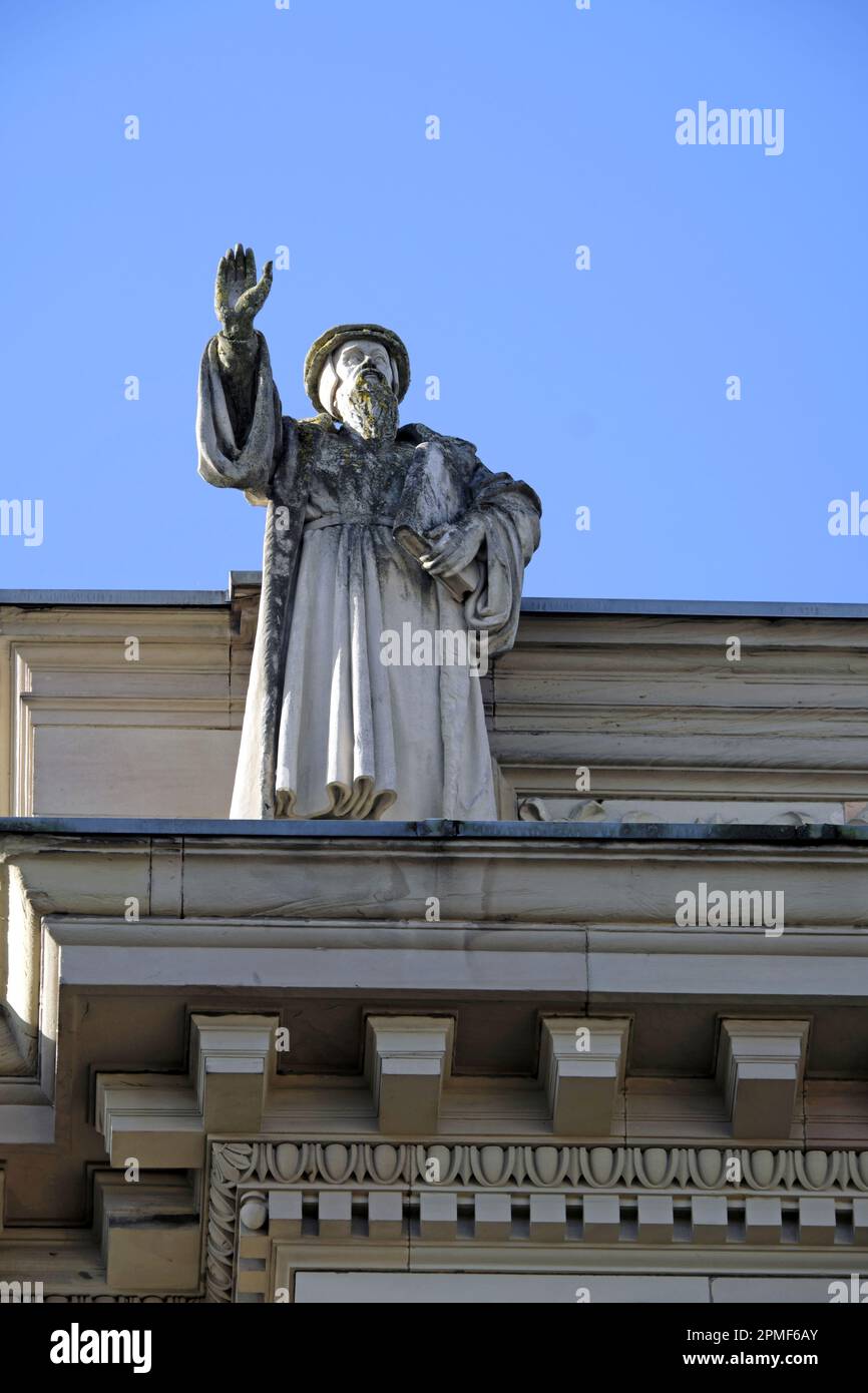 Statue of calvin hi-res stock photography and images - Alamy