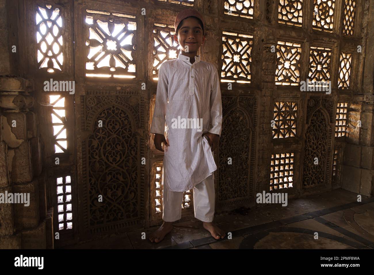 India, Gujarat, Ahmedabad, Sarkej Roza, the King's Chamber, a kid ...