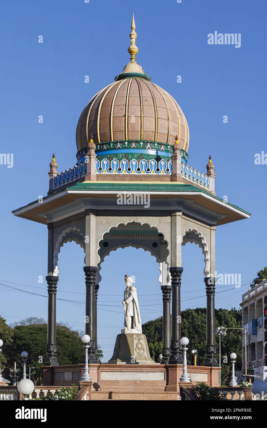 India, Karnataka, Mysore, maharaja Krishna Raja Wodeyar statue Stock ...