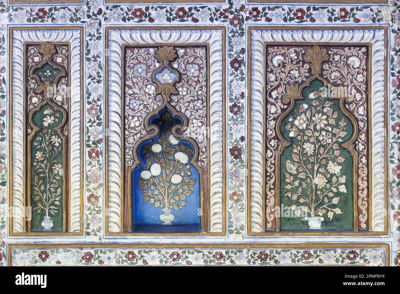 India, Karnataka, Srirangaptna, Dariya Daulat Bagh, wall painting ...