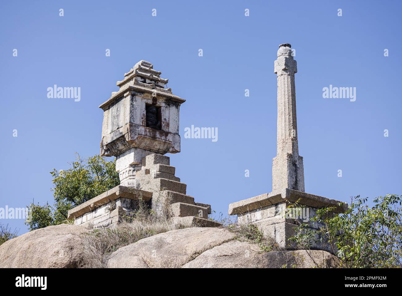 India, Karnataka, Chitradurga, Chitradurga fort, Nandi temple Stock ...