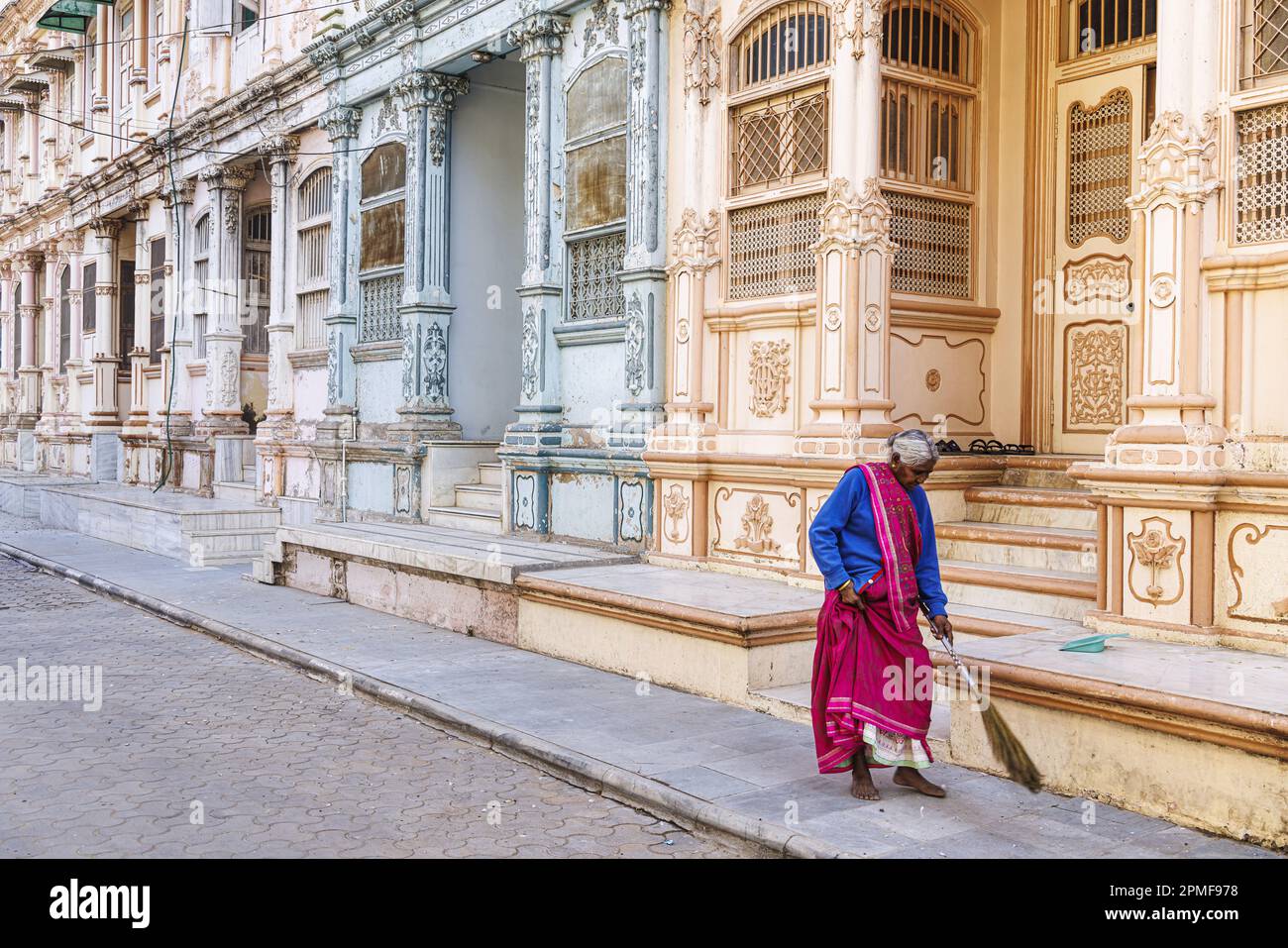 India, Gujarat, Sidhpur, Bohra Vad, Bohra in a street of muslim Bohra ...
