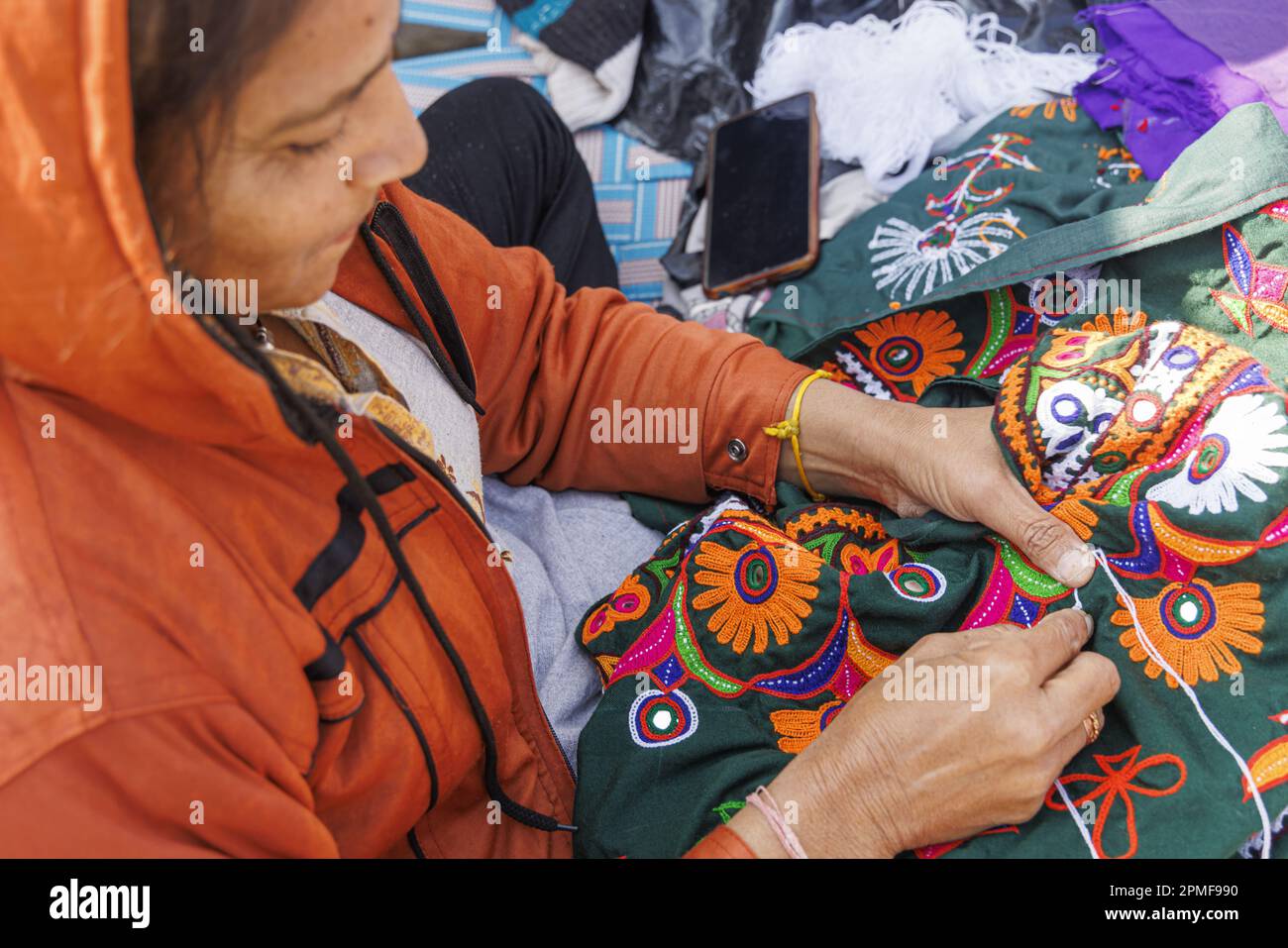 India, Gujarat, Padhar, young Ahir woman embroidering a fabric Stock ...