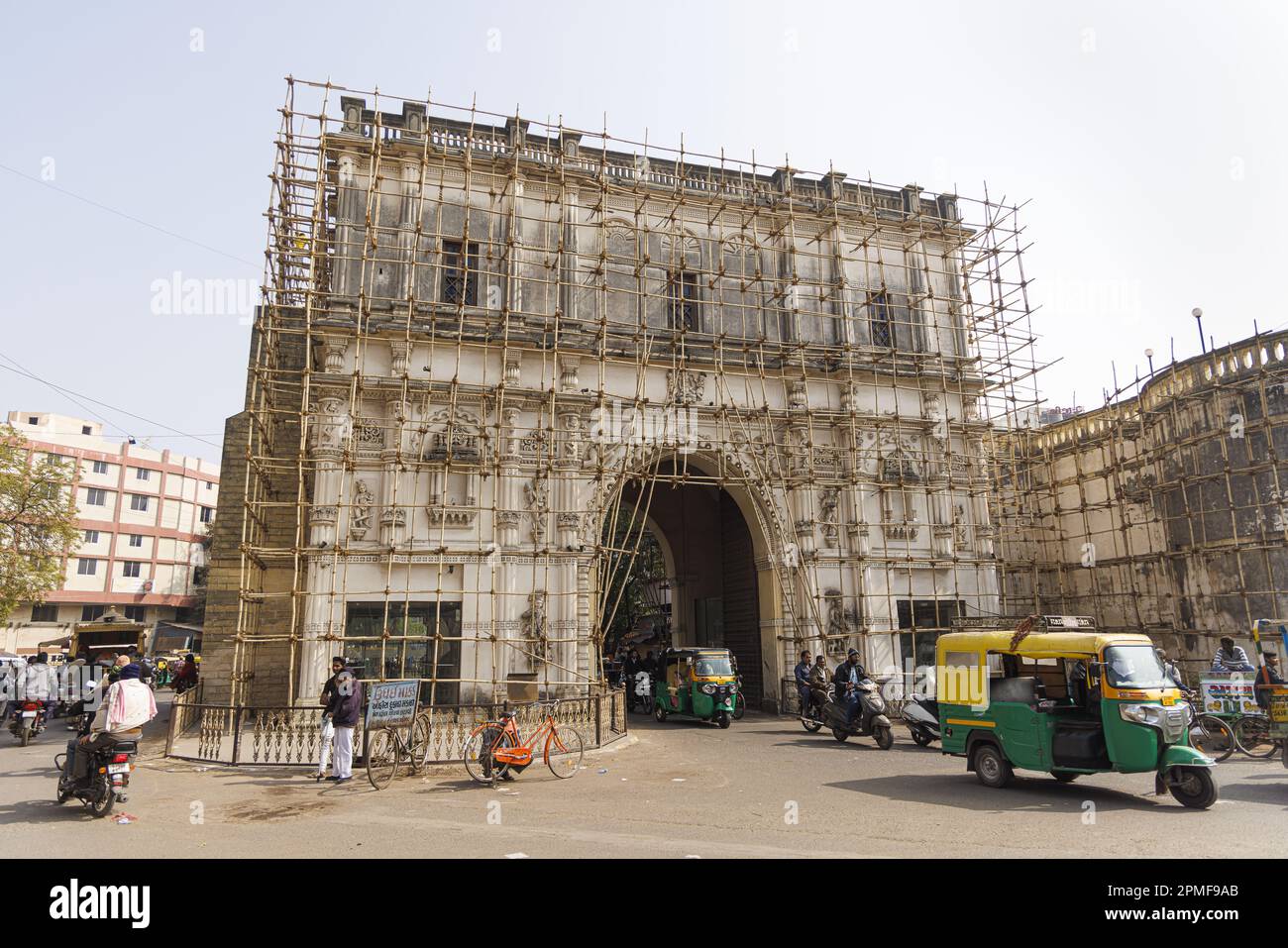 Khambhaliya gate hi-res stock photography and images - Alamy