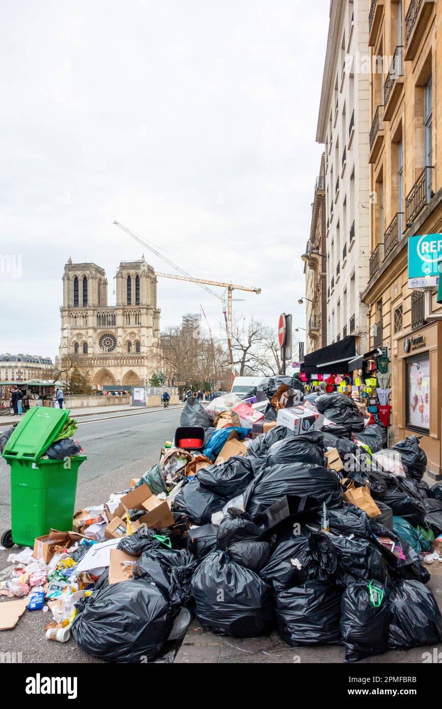 France, Paris, garbage collectors' strike of March 2023, Saint Michel ...