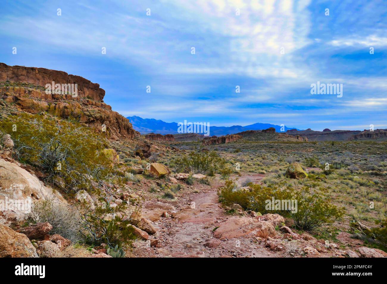 Desert landscape along the Monolith Garden Trail, a hiking trail in the ...