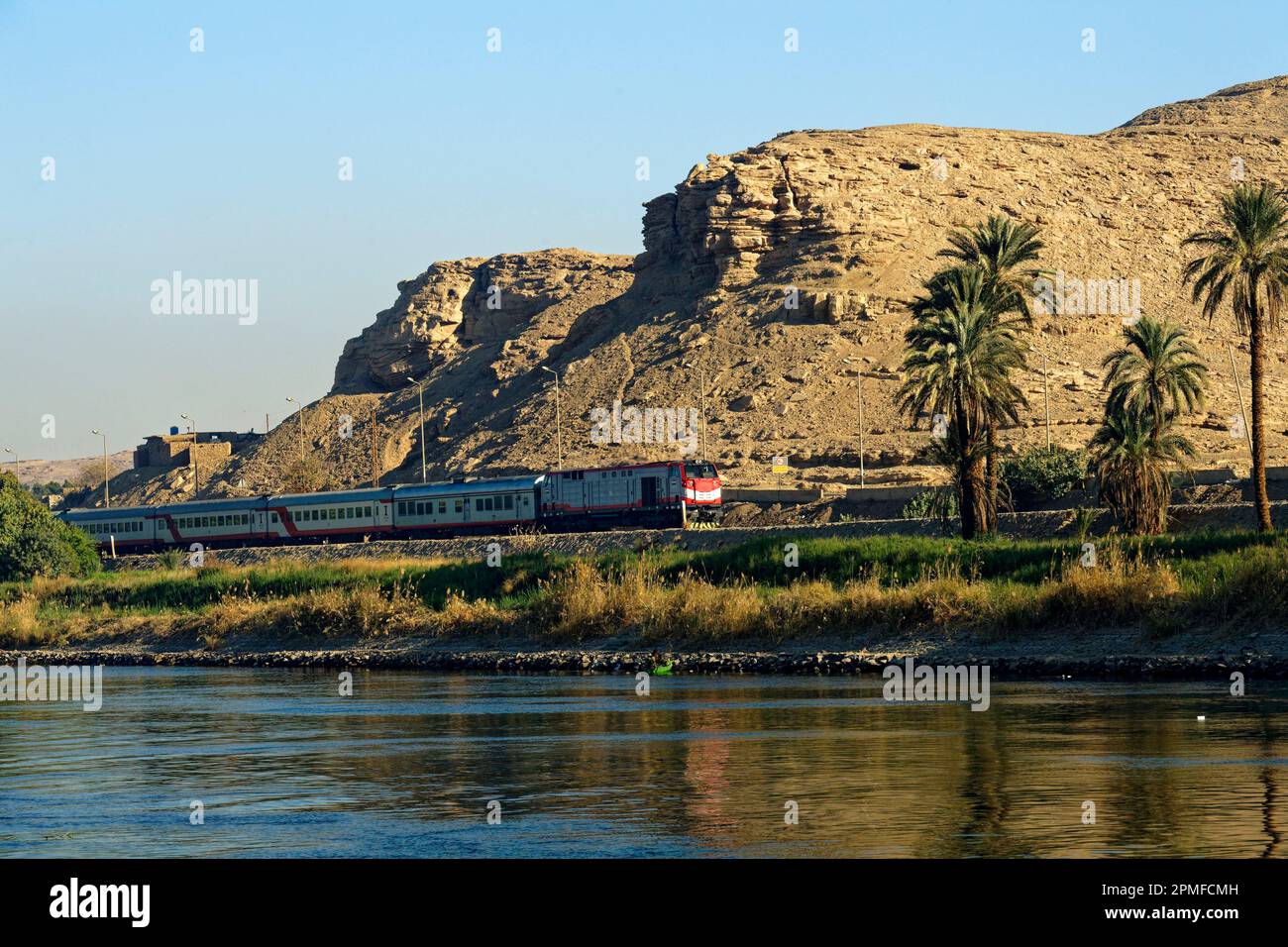 Egypt, Upper Egypt, Nile Valley, Nile river banks, train from Luxor to ...
