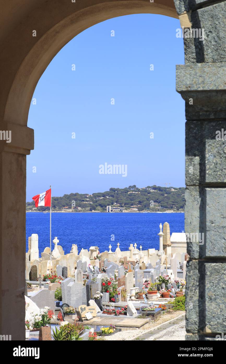 France, Var, Saint Tropez, entrance to the marine cemetery with a view ...