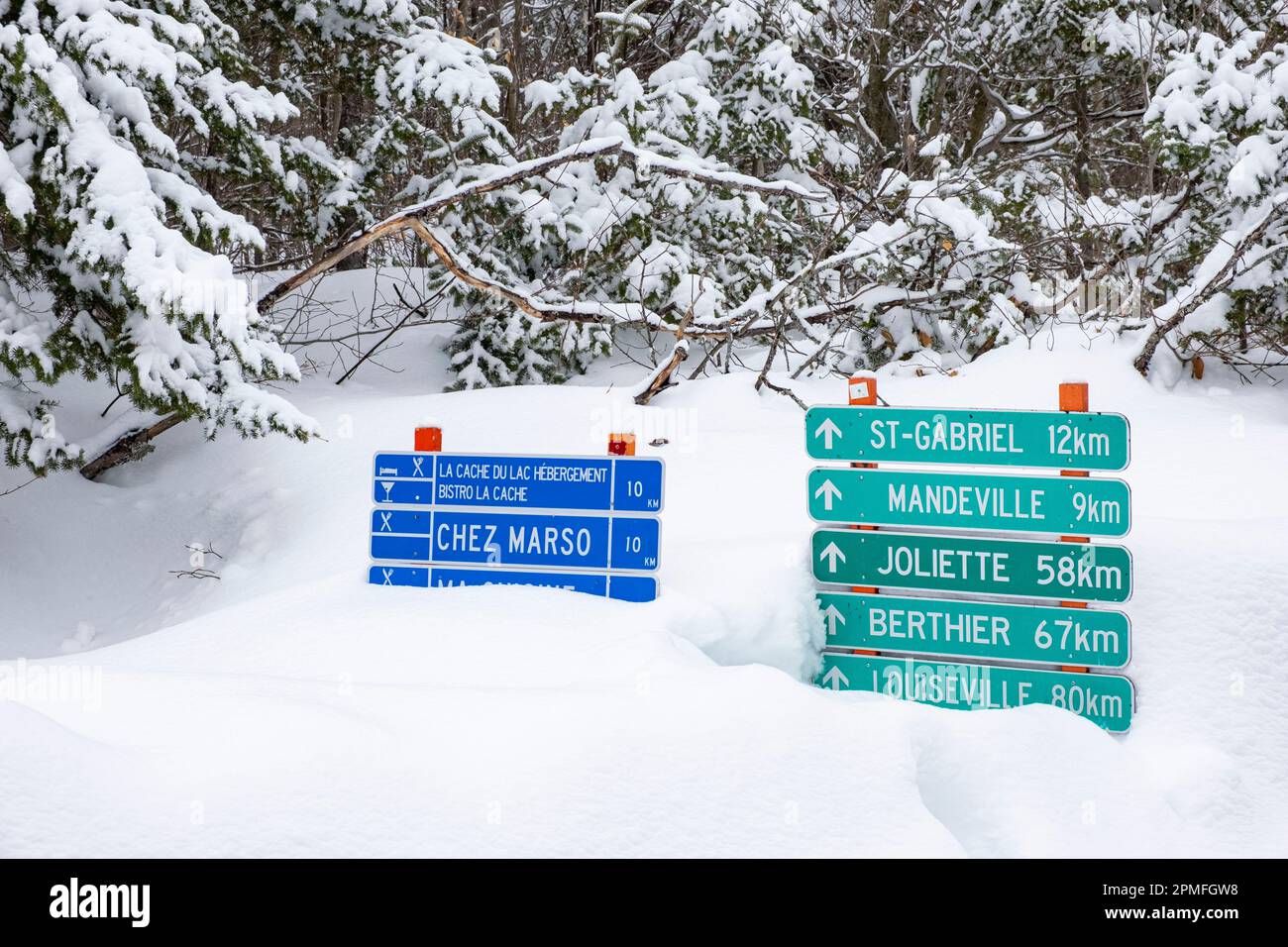 Canada, Quebec Province, snowmobile, indicator road sign Stock Photo ...