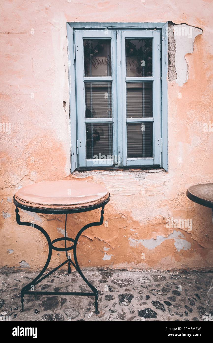 Tavern table in window hi-res stock photography and images - Alamy