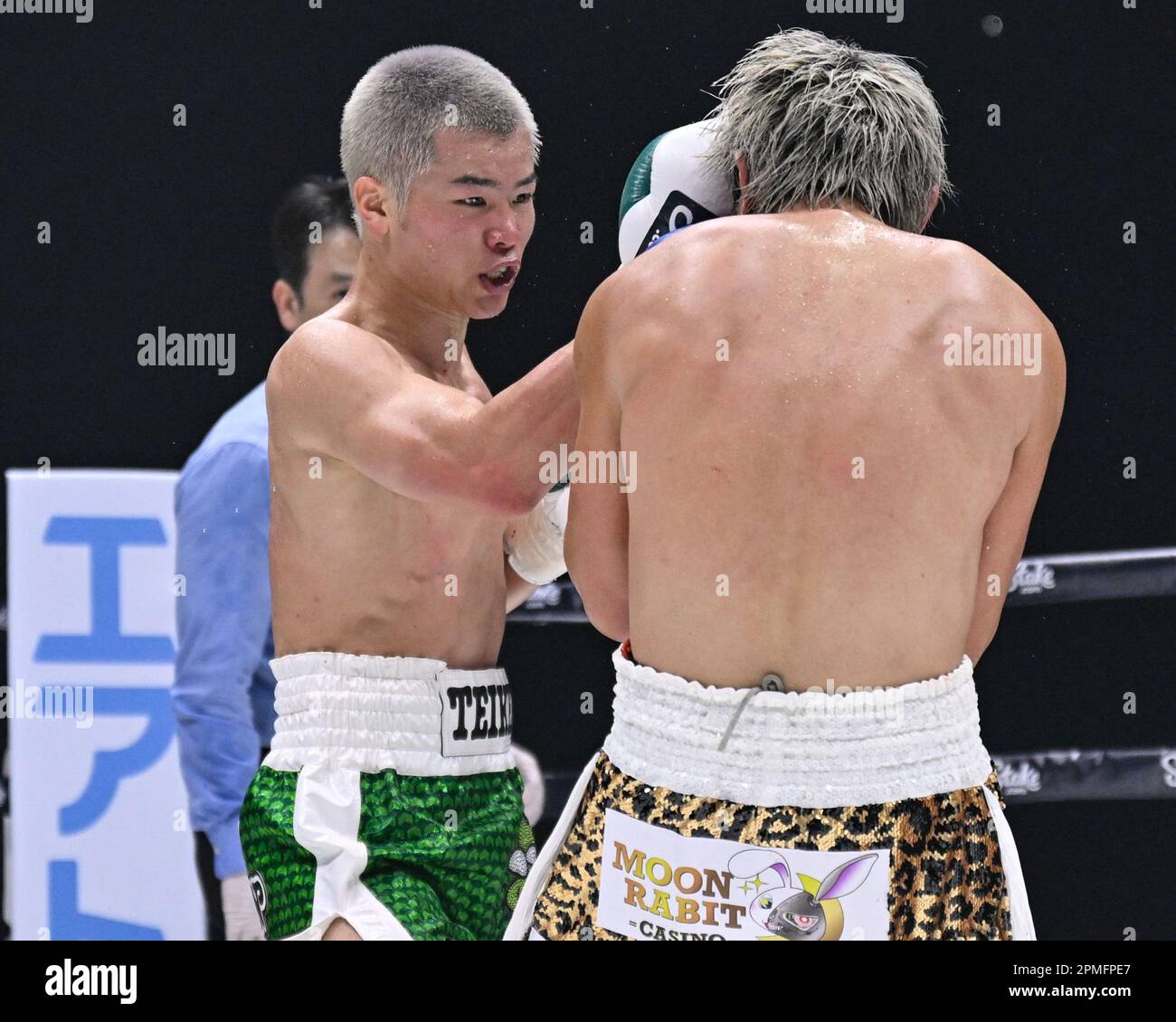 Tenshin Nasukawa (L) and Yuki Yonaha compete during their super ...