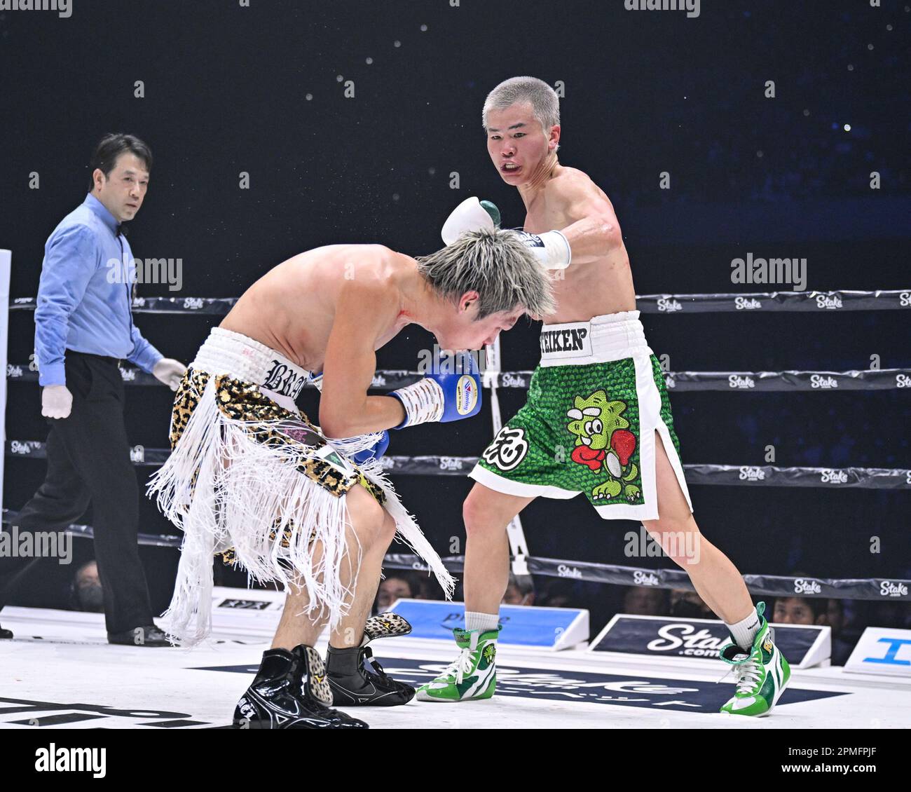 Tenshin Nasukawa (R) and Yuki Yonaha compete during their super ...
