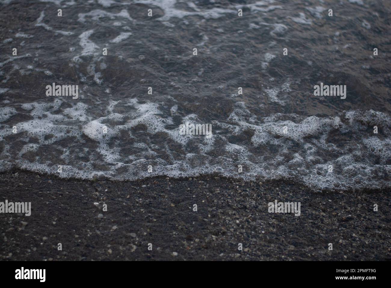 Side view of wave hi-res stock photography and images - Alamy