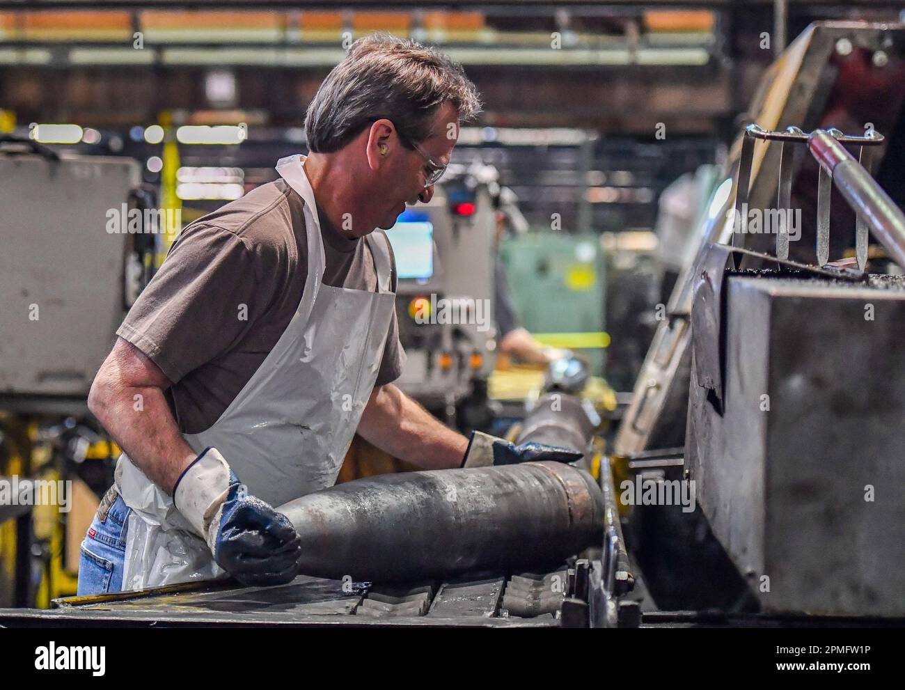 Artillery shell manufacturing hi-res stock photography and images - Alamy