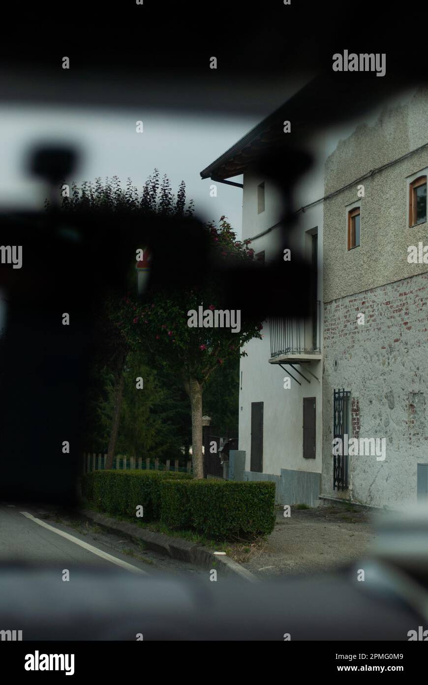 Car through window house hi-res stock photography and images - Alamy