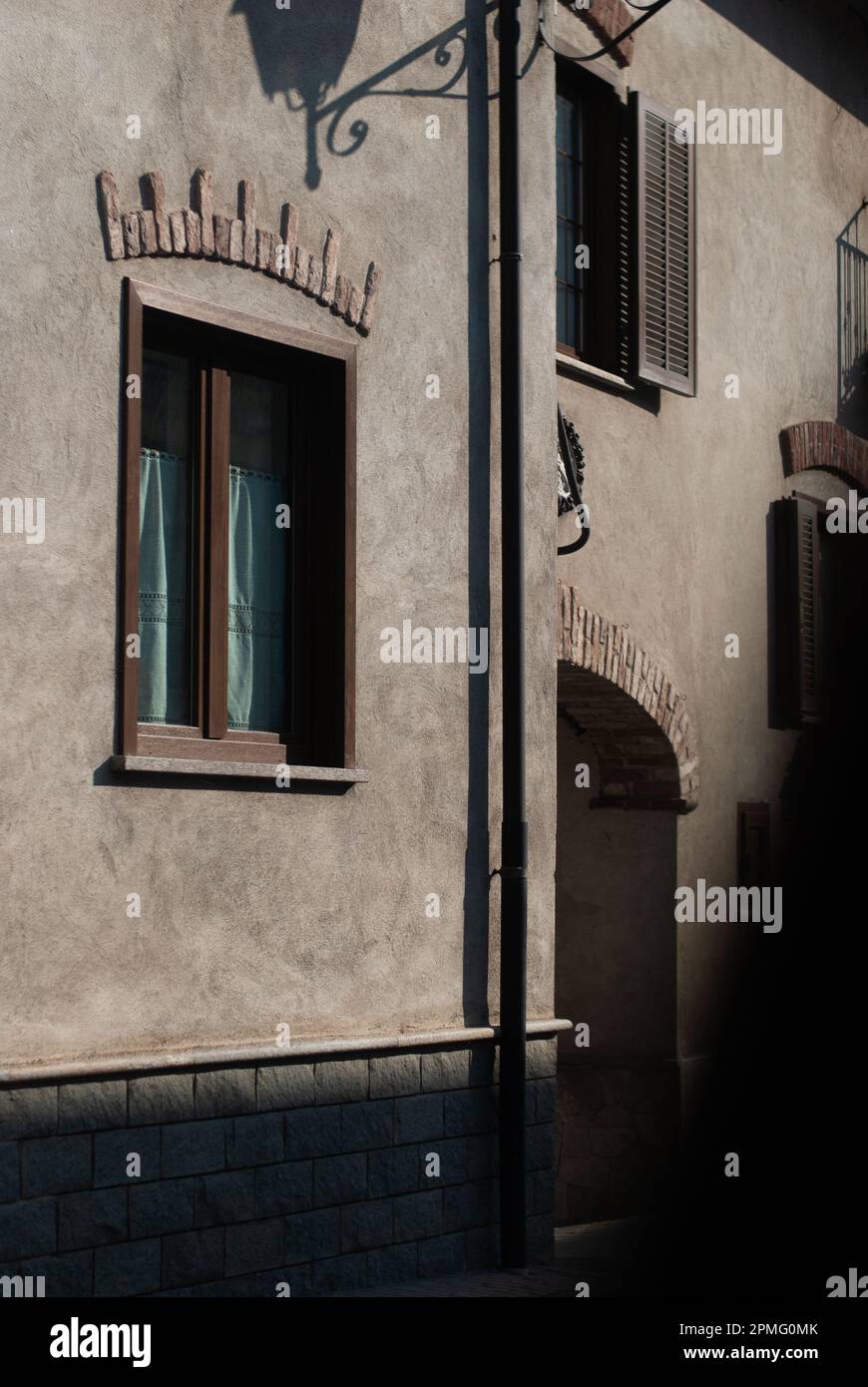 Sunlight on building hi-res stock photography and images - Alamy