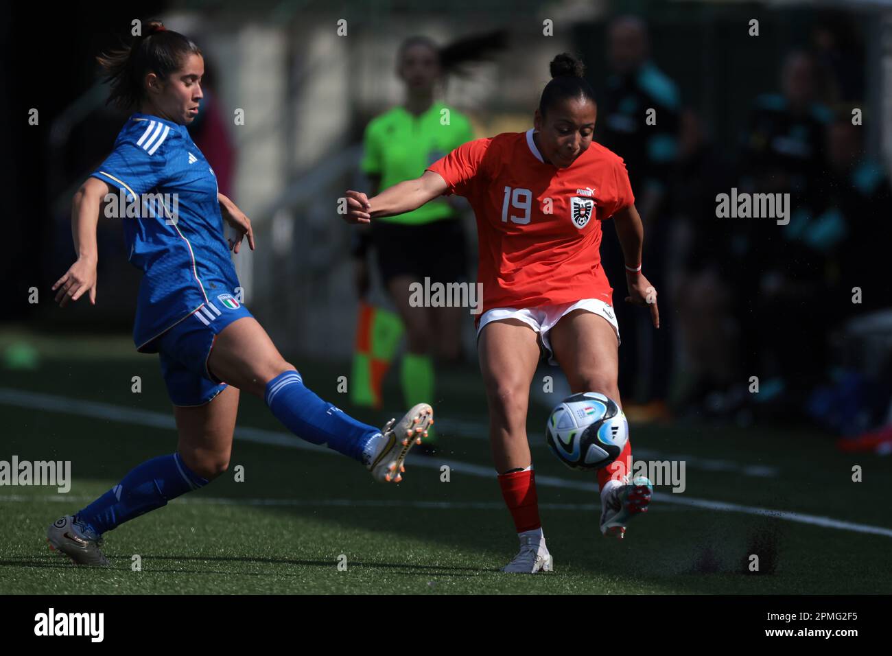 Vercelli, Italy, 11th April 2023. Giulia Dragoni of Italy challenges ...