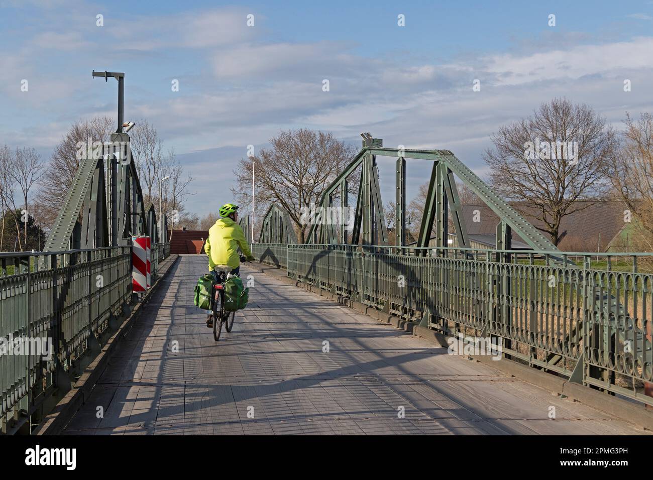 Turning bridge between Klevendeich and Neuendeich, cyclist, Klevendeich ...