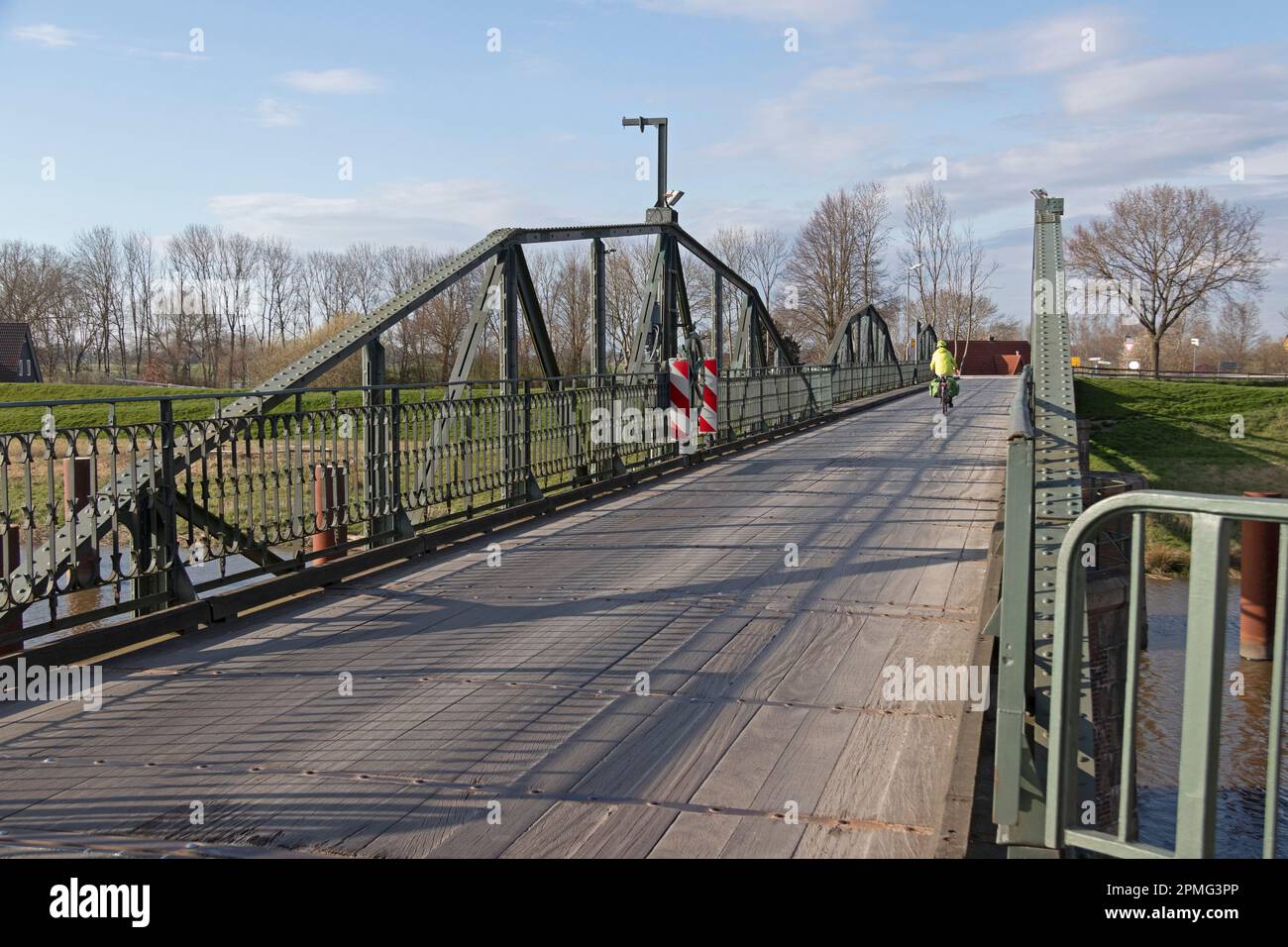 Turning bridge between Klevendeich and Neuendeich, cyclist, Klevendeich ...