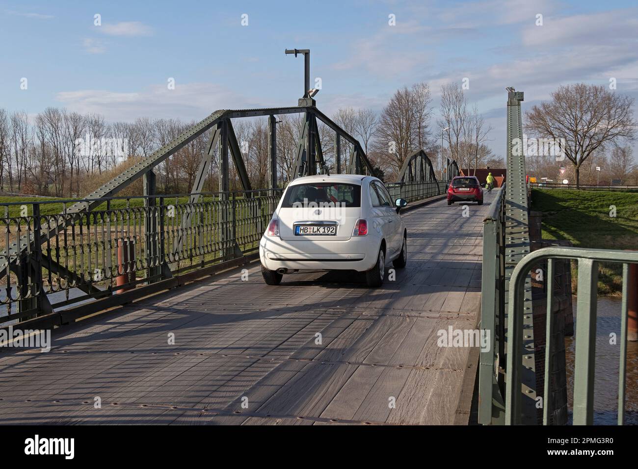 Turning bridge between Klevendeich and Neuendeich, cars, Klevendeich ...