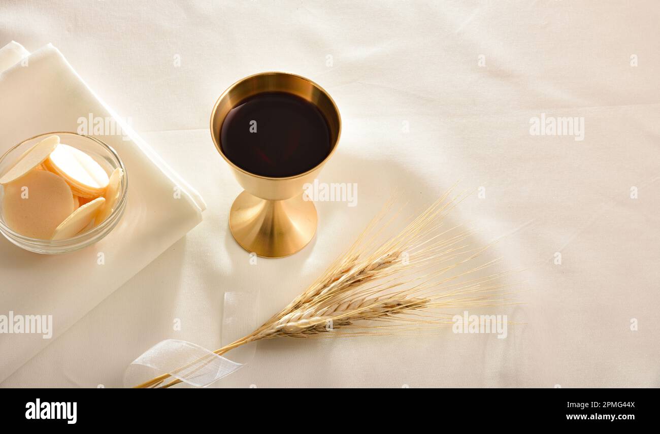 Sacrament of the eucharist hi-res stock photography and images - Alamy