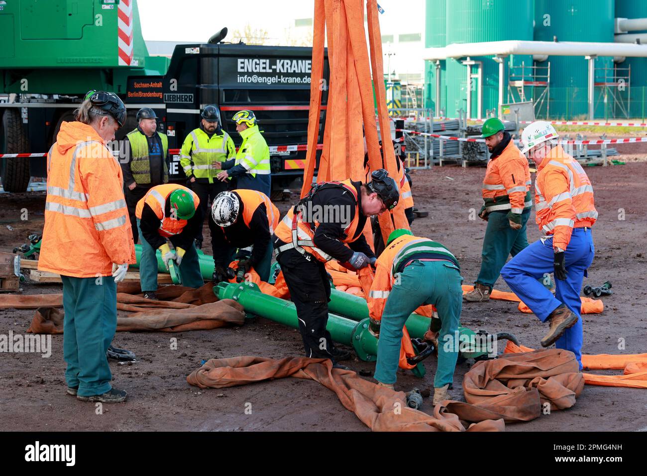 13 April 2023, Saxony-Anhalt, Magdeburg: Fitters prepare a lift for a ...