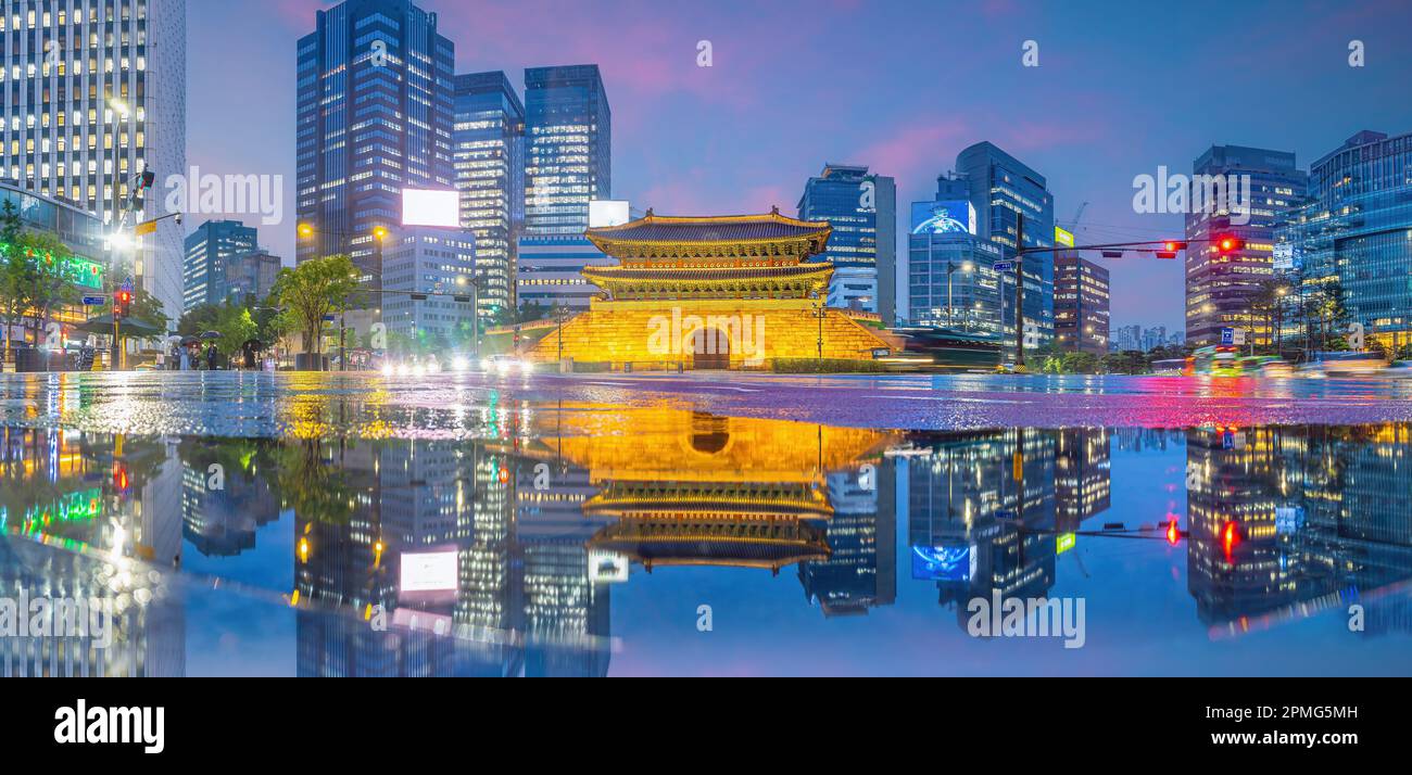 Downtown Seoul city skyline at Dongdaemun Gate, cityscape of South ...