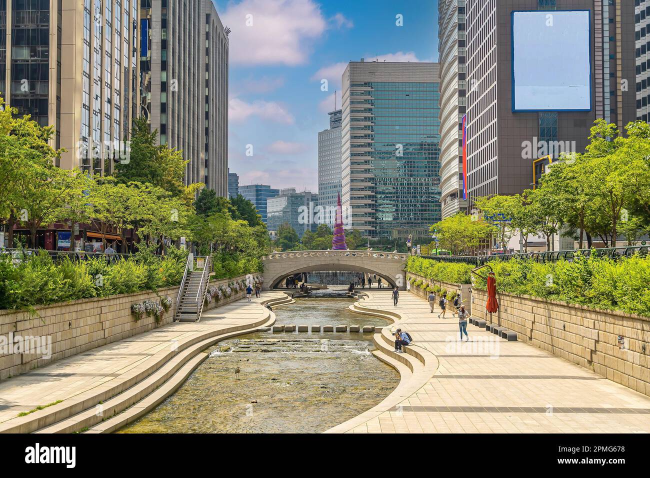 Cheonggyecheon, a modern public recreation space in downtown Seoul ...