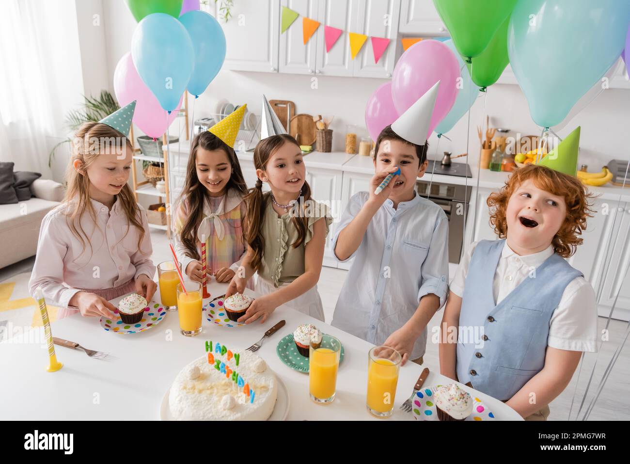 Birthday friends preteen hi-res stock photography and images - Alamy