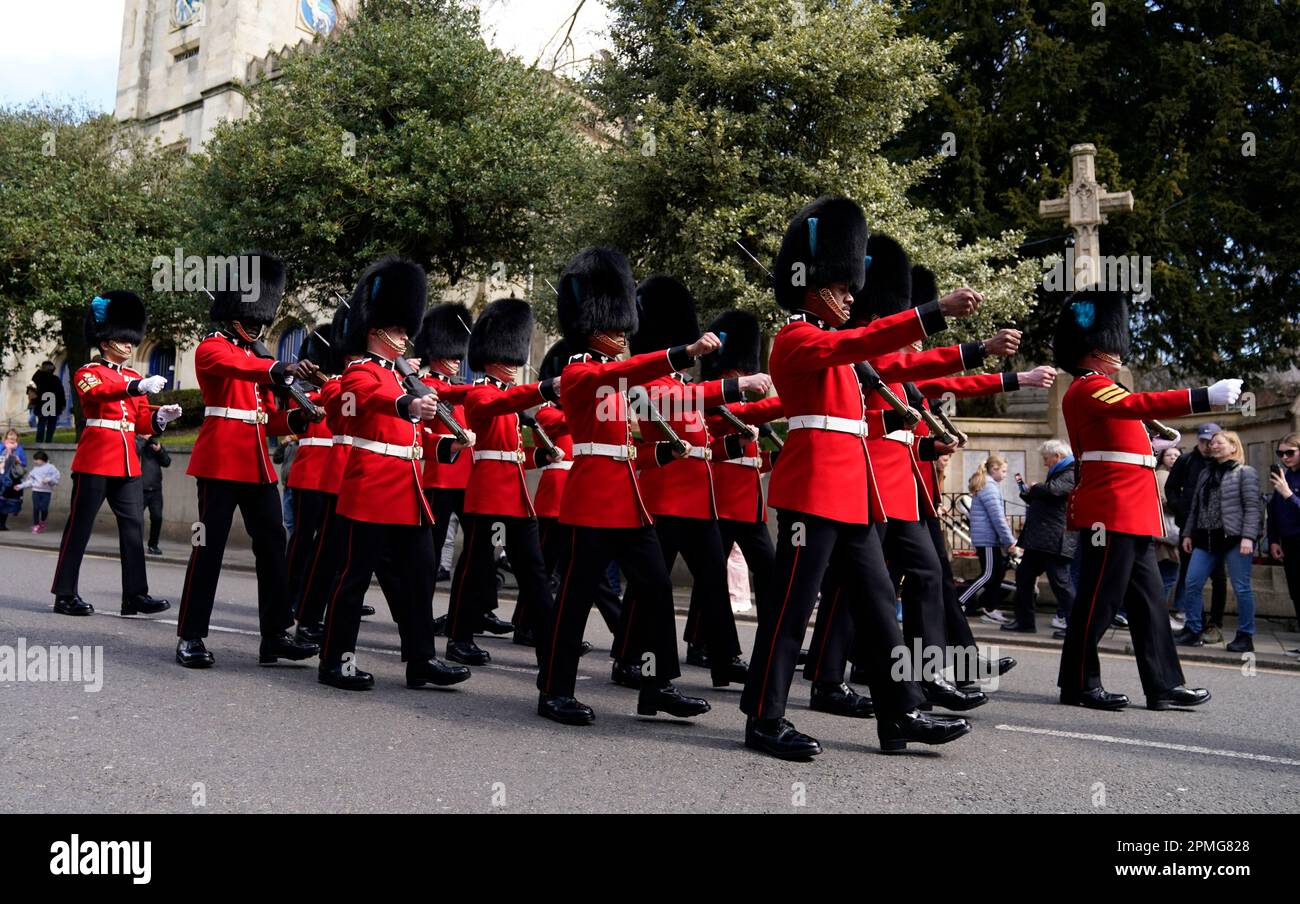 Members of the Irish Guards march down the High Street towards Victoria ...