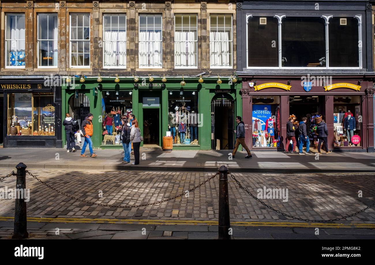 Tourists in Edinburgh's High Street – part of the Royal Mile Stock ...