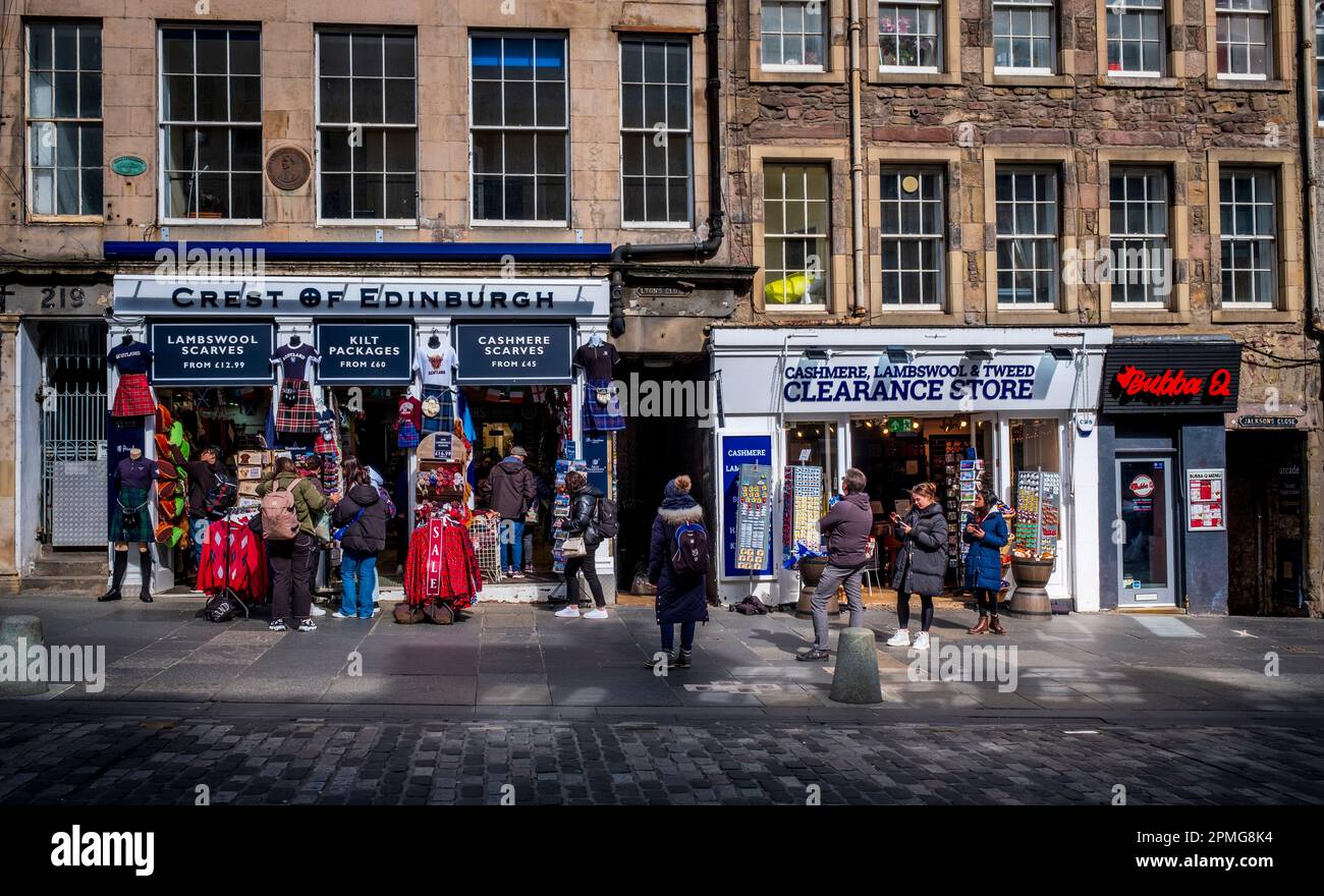 Tourists in Edinburgh's High Street – part of the Royal Mile Stock ...