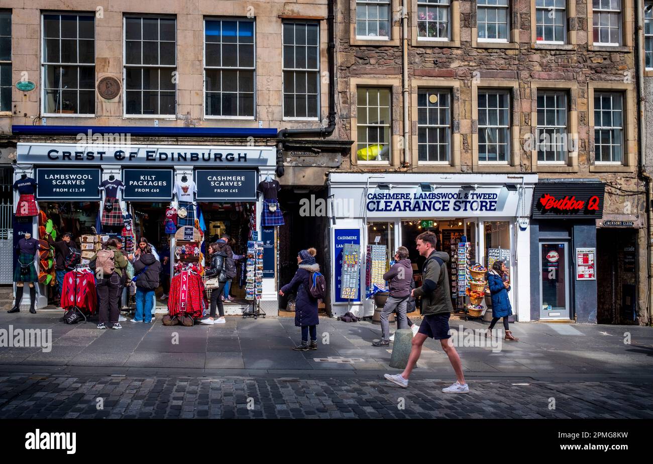Tourists in Edinburgh's High Street – part of the Royal Mile Stock ...