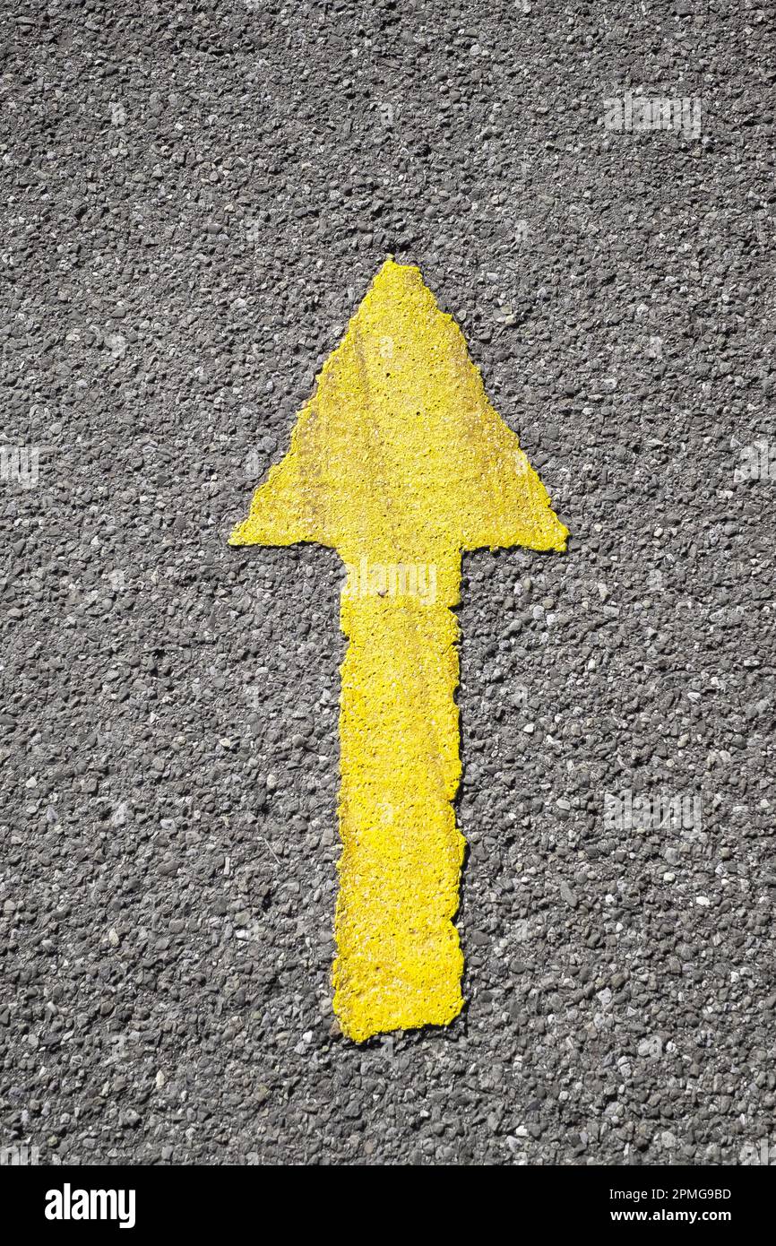 Green and yellow highway sign signs hi-res stock photography and images ...