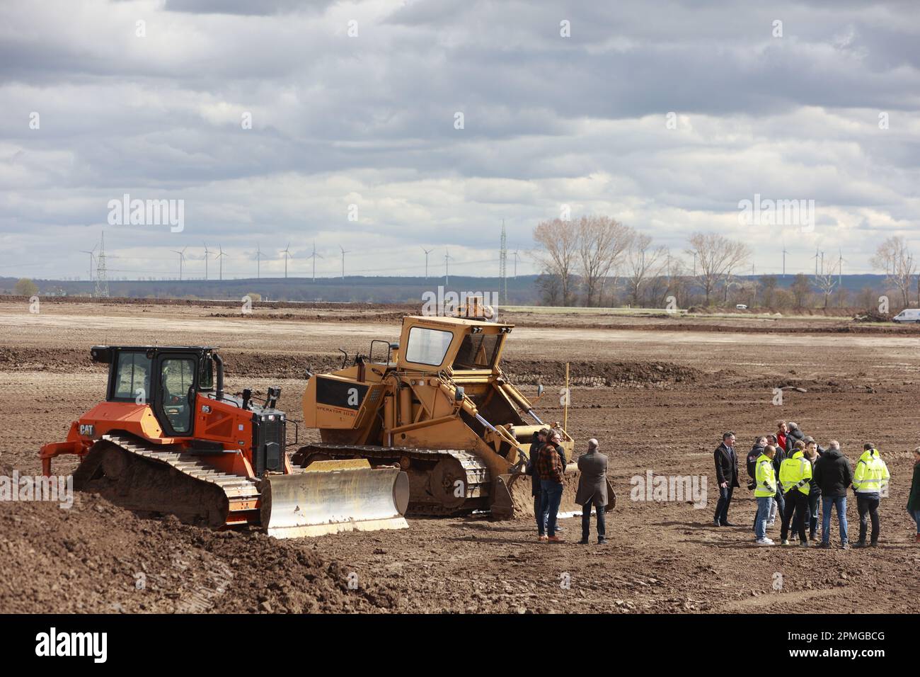 13 April 2023, Saxony-Anhalt, Halberstadt: Heavy construction vehicles ...